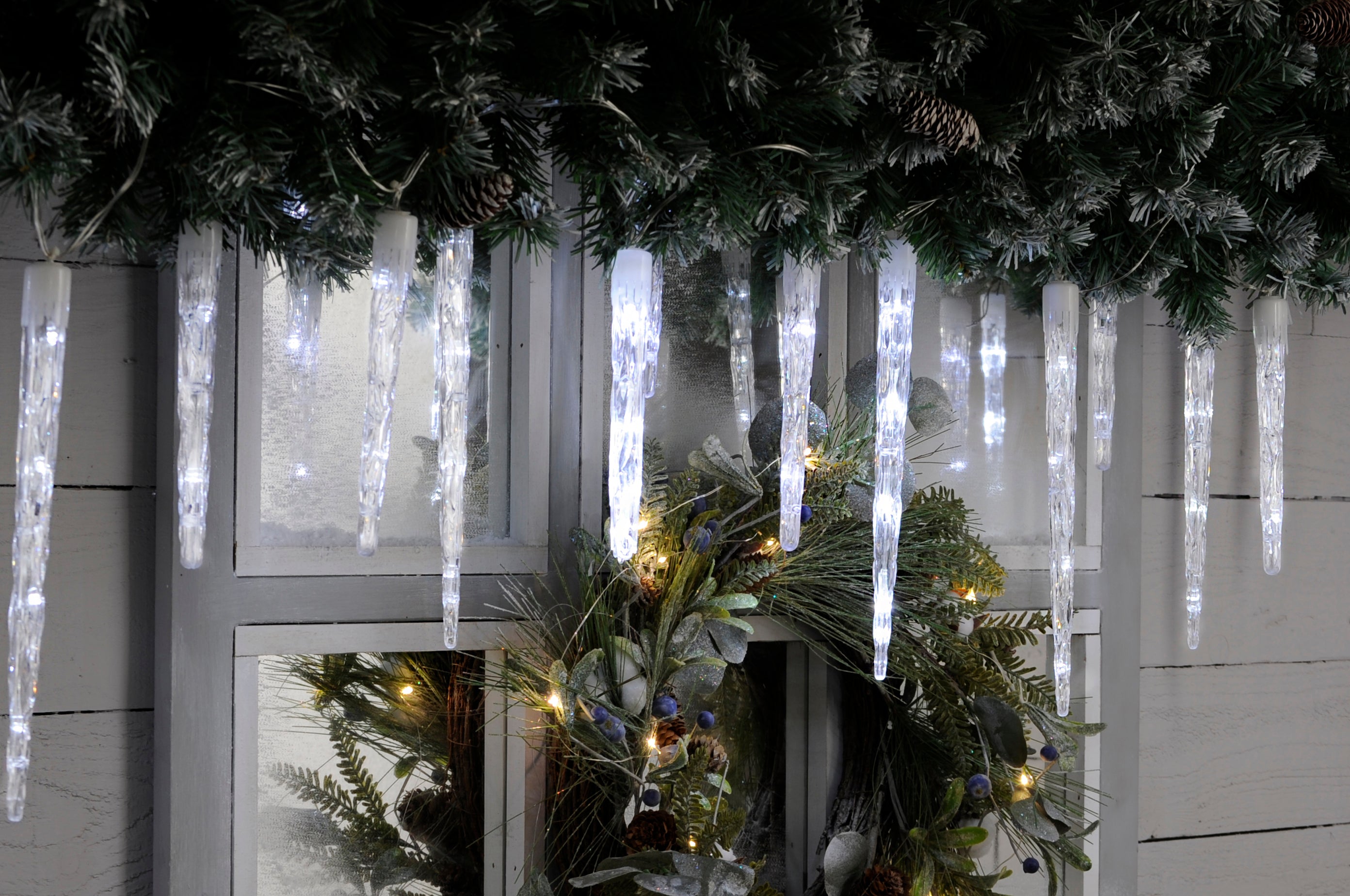 24 Colour Changing Icicle lights Multi to White | Pines and Needles